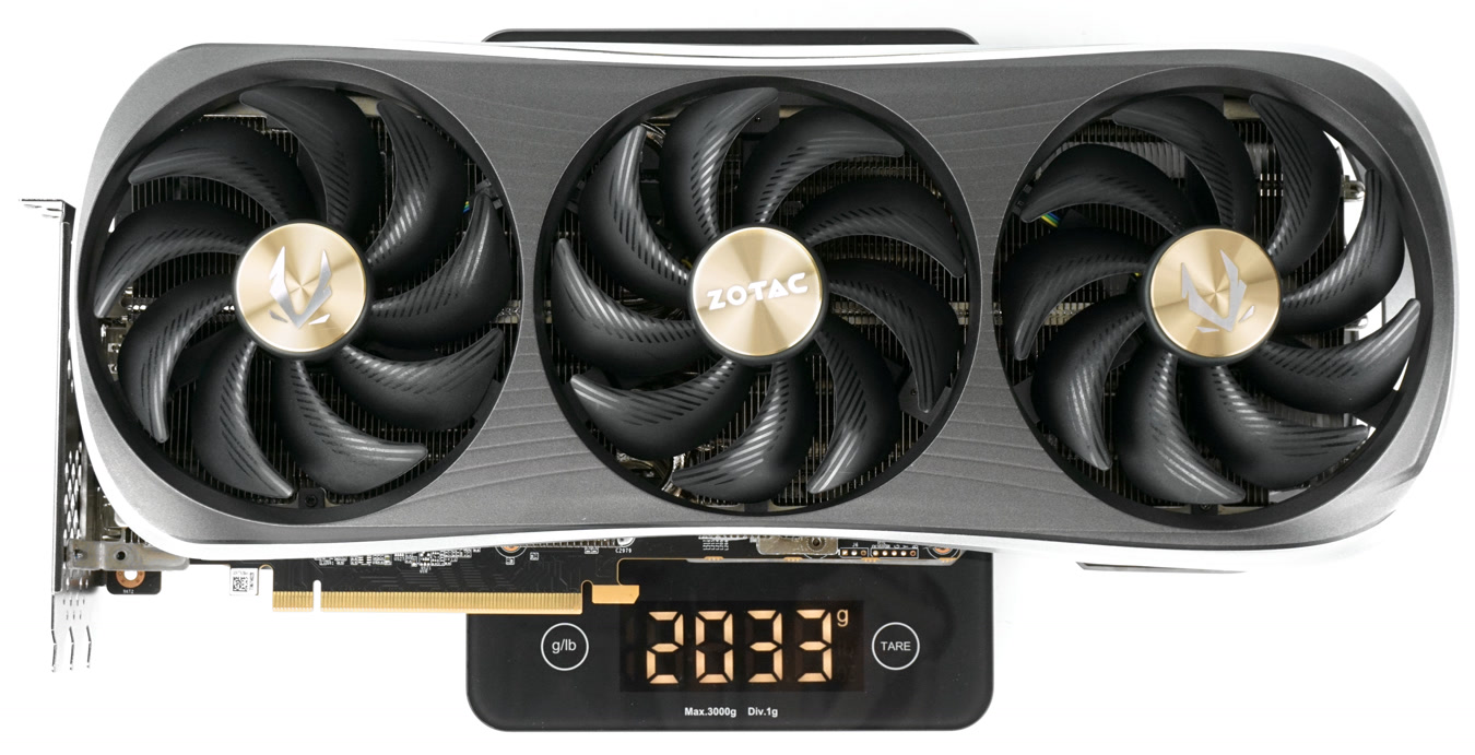 28 相供電、IceStorm 3.0 散熱 ZOTAC GAMING GeForce RTX 4090 AMP Extreme AIRO ...