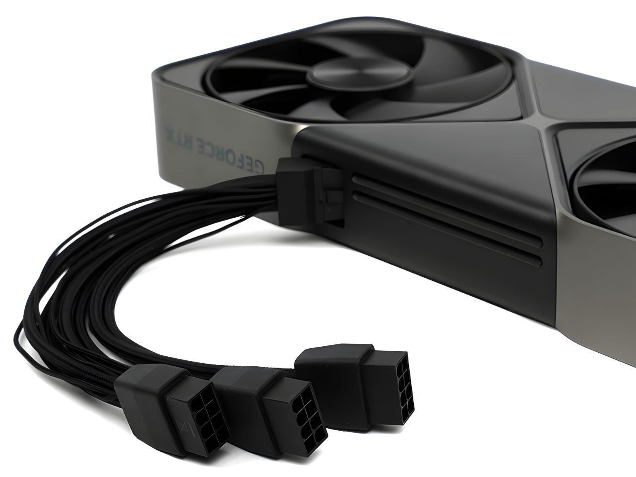 實測 RTX 5090 使用 3x 8-Pin 電源線 能正常使用 但 TGP 會被限制在 450W - 電腦領域 HKEPC ...