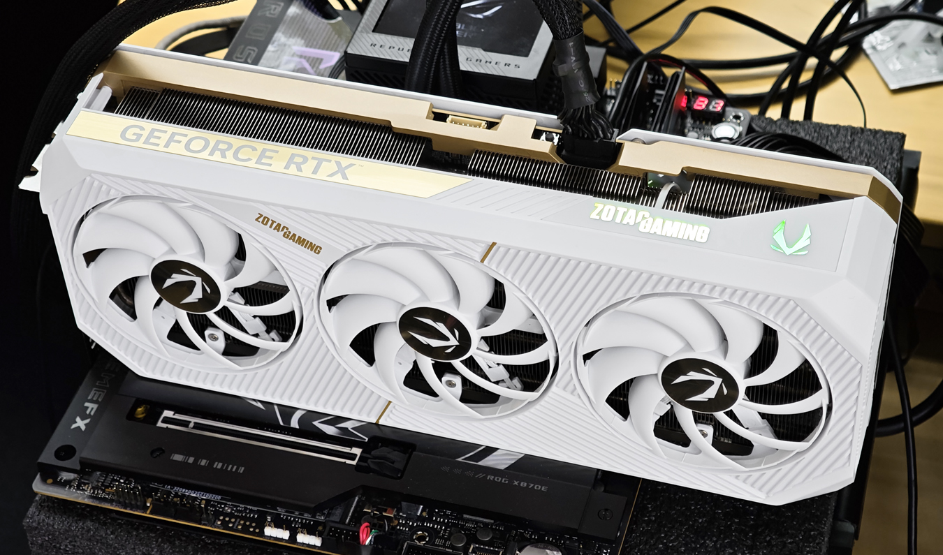 全新白、金配色登場 !! ZOTAC GAMING GeForce RTX 5080 SOLID OC White Edition - 電腦 ...