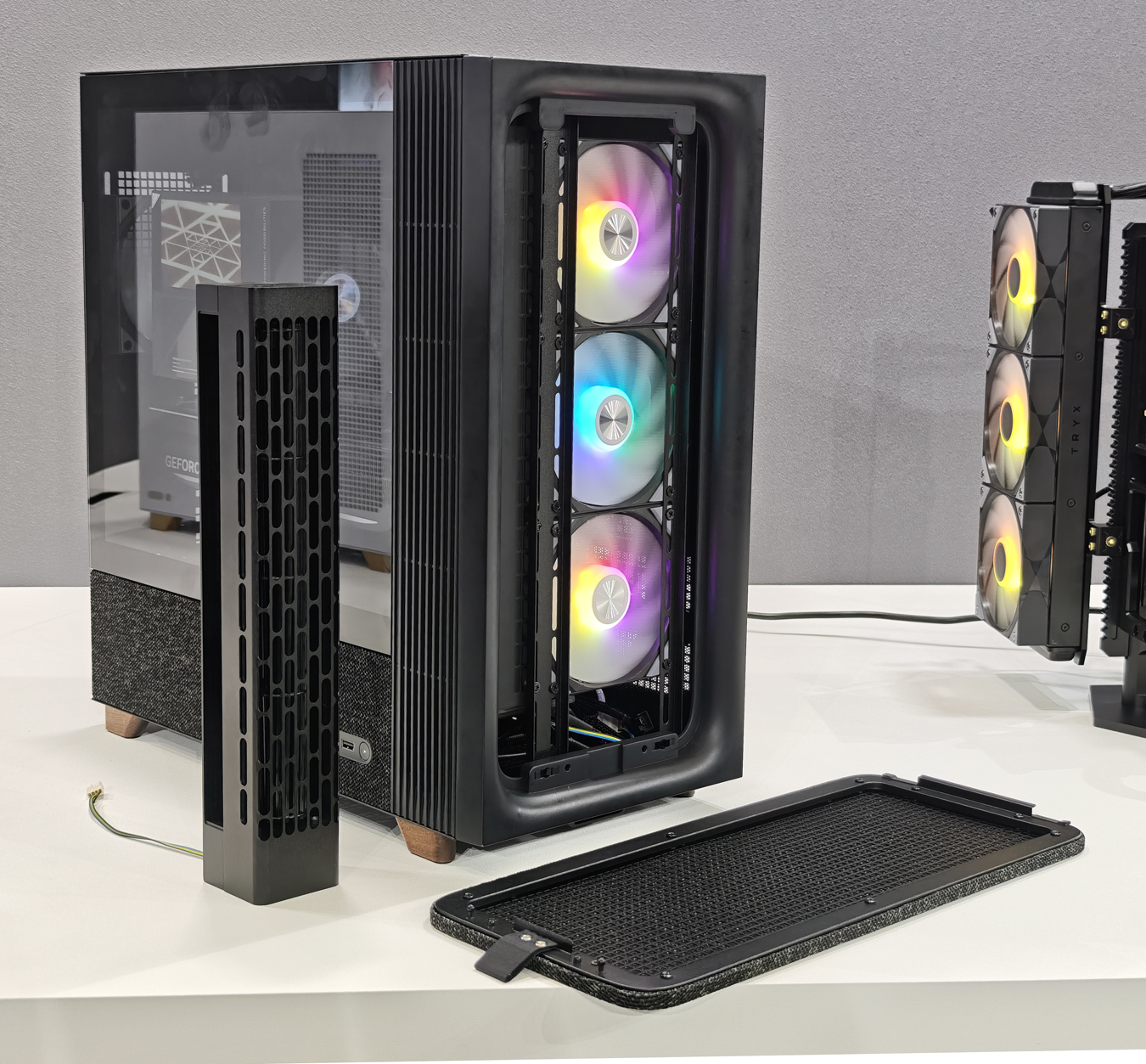 TRYX 展示多款全新水冷、風冷與機箱產品 布面設計機箱、L 型曲面螢幕機箱、背景舞台水冷 - 電腦領域 HKEPC Hardware - 全港 No.1 PC網站