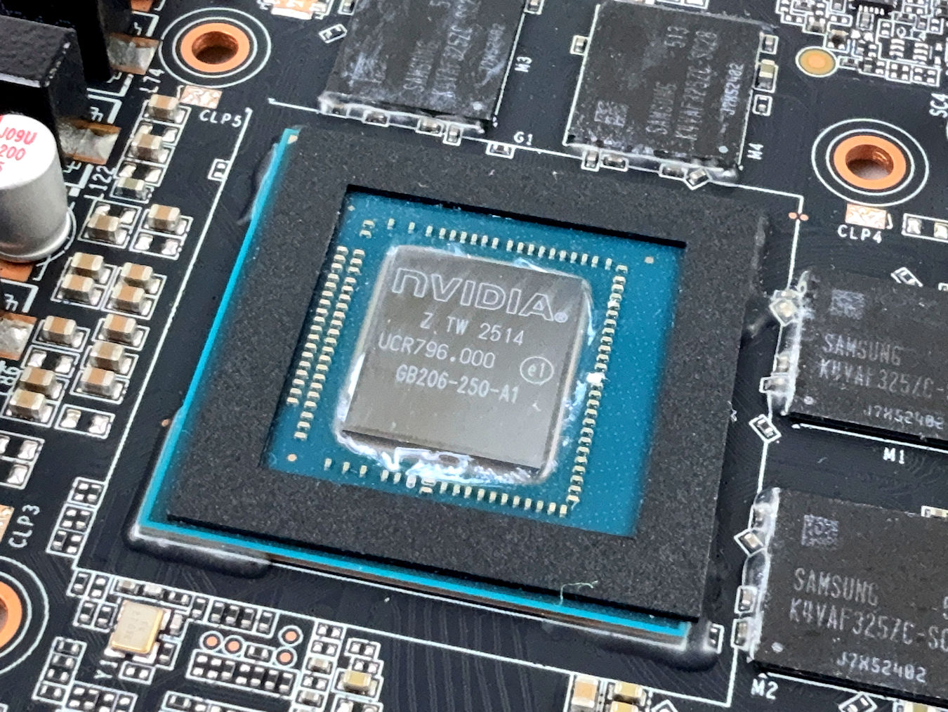 我很短、我自豪 ... !! ZOTAC GAMING GeForce RTX 5060 SOLO - 電腦領域 HKEPC Hardware ...