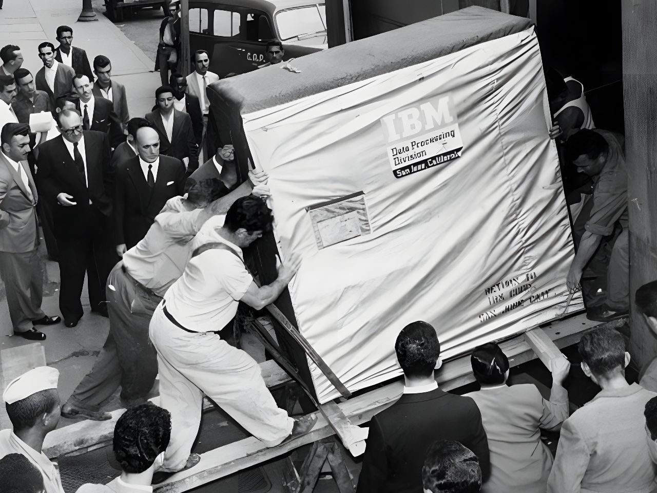 全球首顆硬碟機 - IBM RAMC 350 重量超過 1 噸、容量僅有 3.75MB - 電腦領域 HKEPC Hardware - 全港 ...