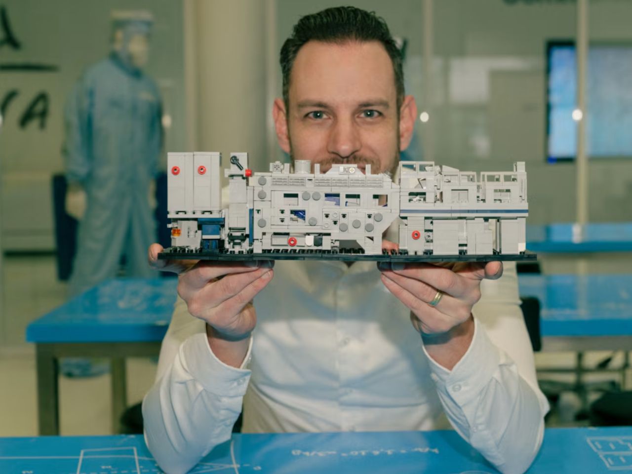 LEGO 版 ASML EUV 光刻機 由 ASML 員工親自設計 售價 200 美元 - 電腦領域 HKEPC Hardware - 全港 ...